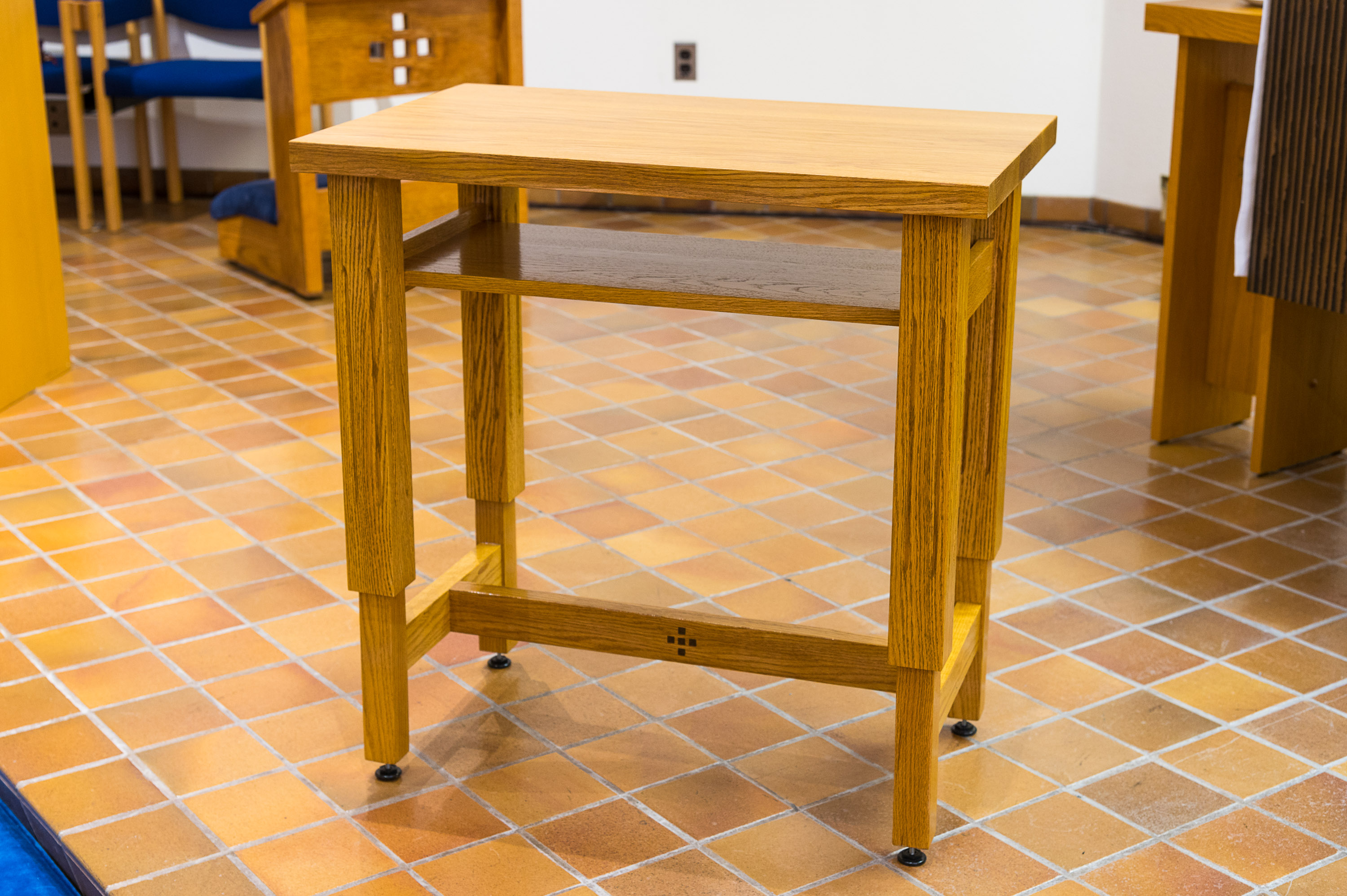 New Hand-crafted Credence Table – Concordia Lutheran Theological Seminary